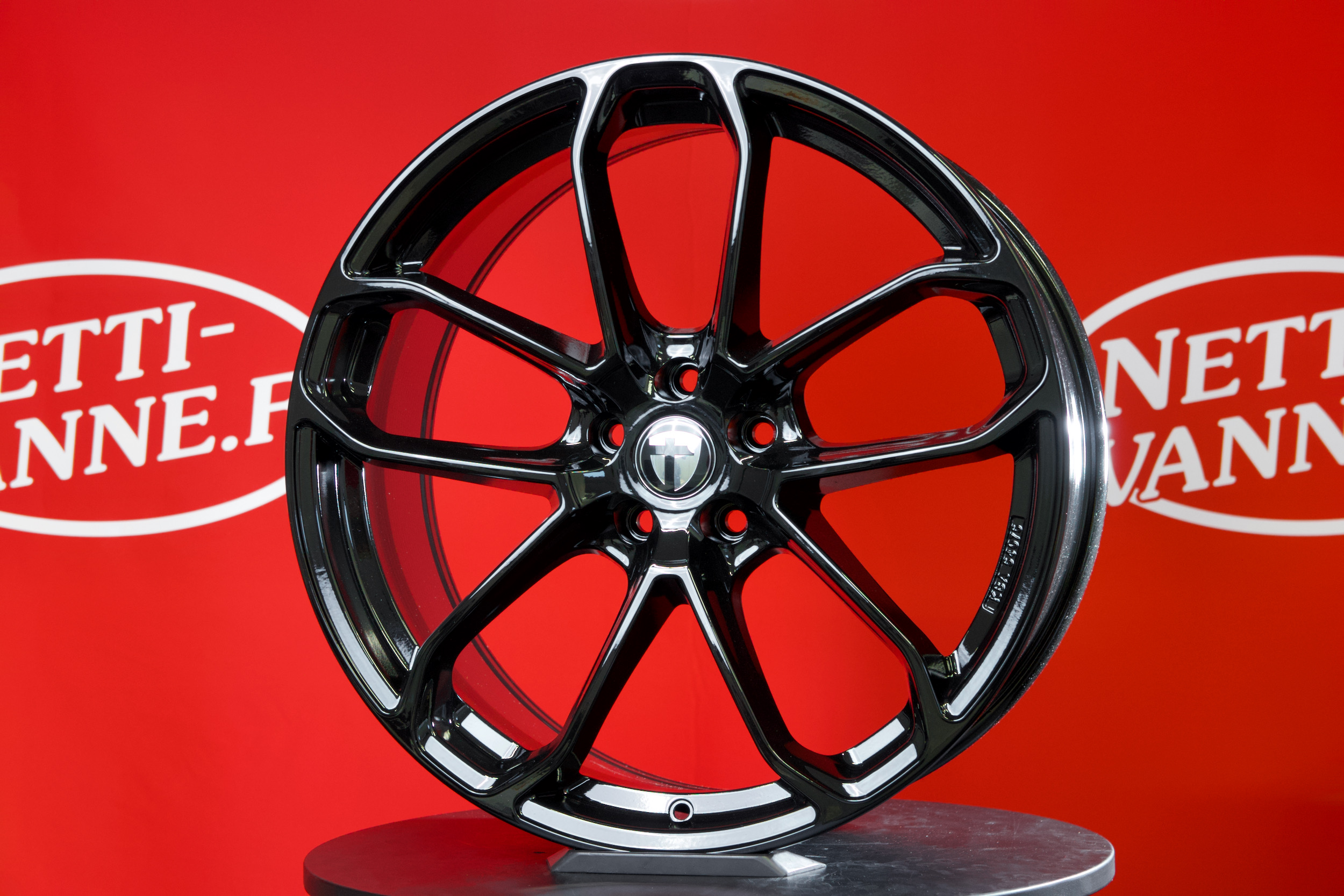 TOMASON AR2 BLACK GLOSSY Alumiinivanteet 9.5x21" 5x114.3 ET44 Ø64.1 ...