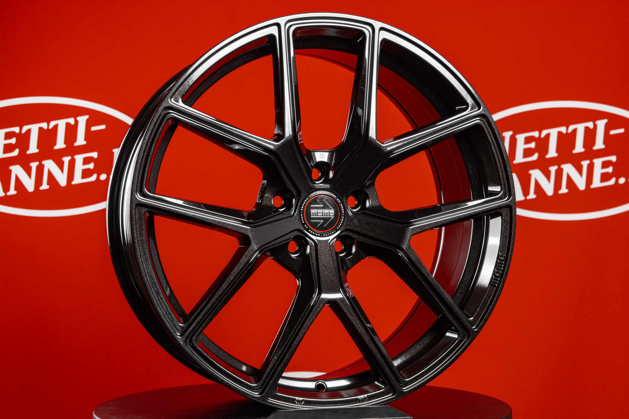 MOMO RF-01 Alumiinivanteet 8.5x19" 5x112 ET20 Ø66.6 | Nettivanne.fi