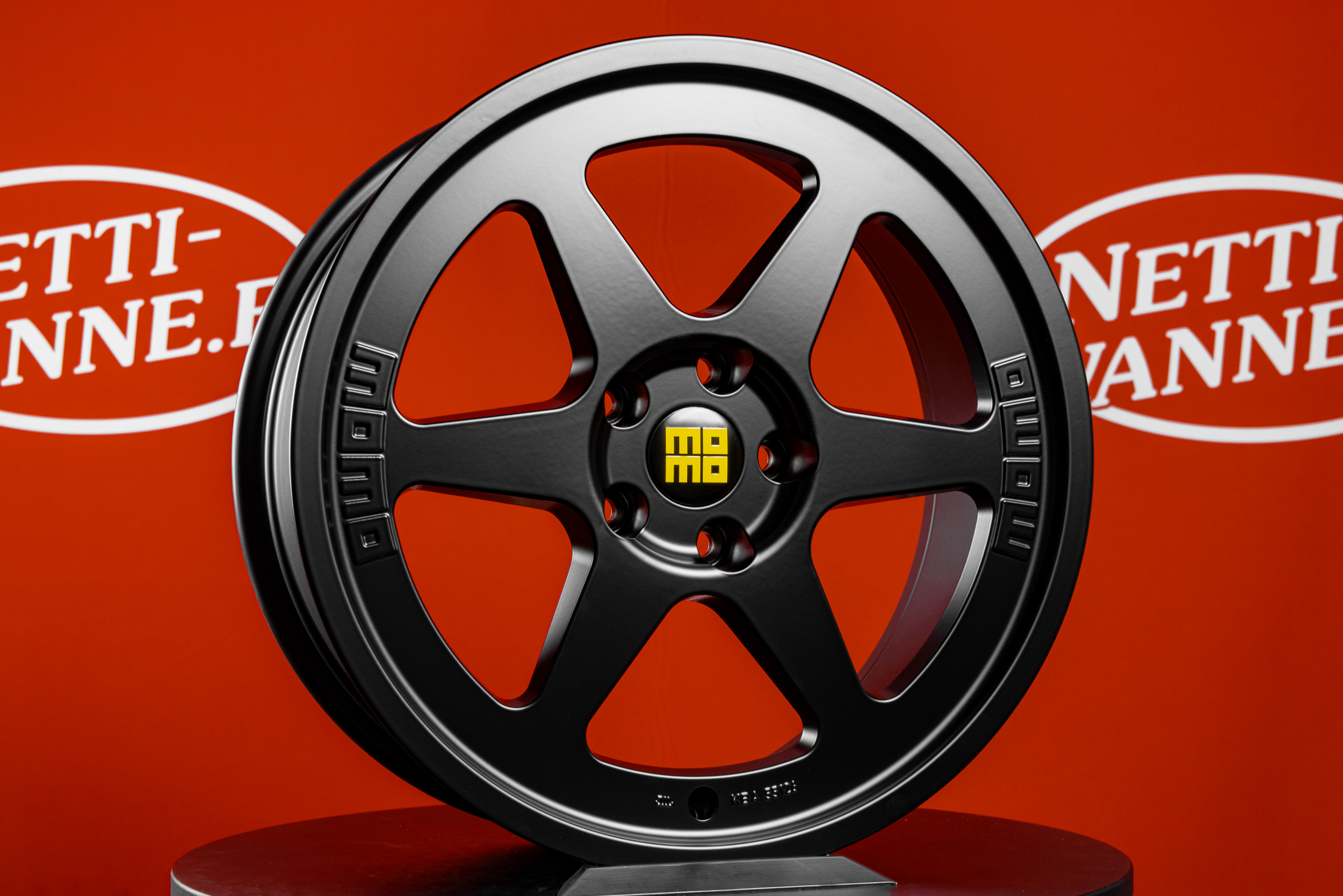 MOMO HERITAGE 6 MATT BLACK Alumiinivanteet 8x18" 5x112 ET45 Ø72.3 ...