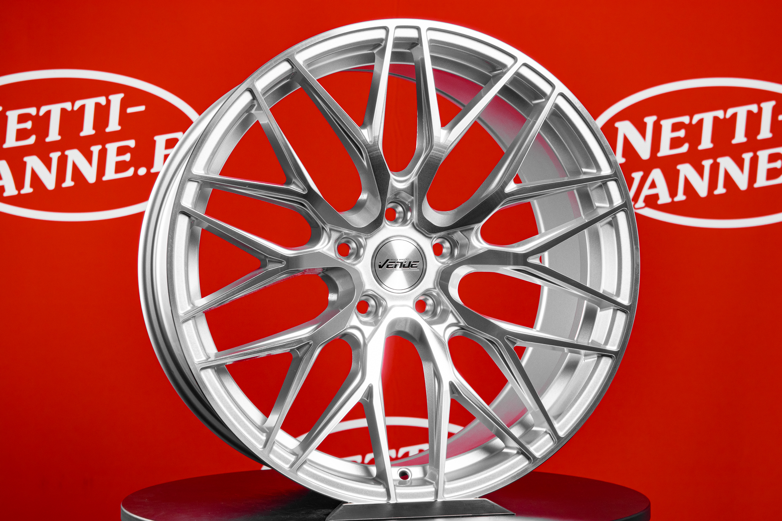 VENUE FOXY SILVER POLISHED Alumiinivanteet 8.5x19" 5x112 ET25 Ø66.6 ...