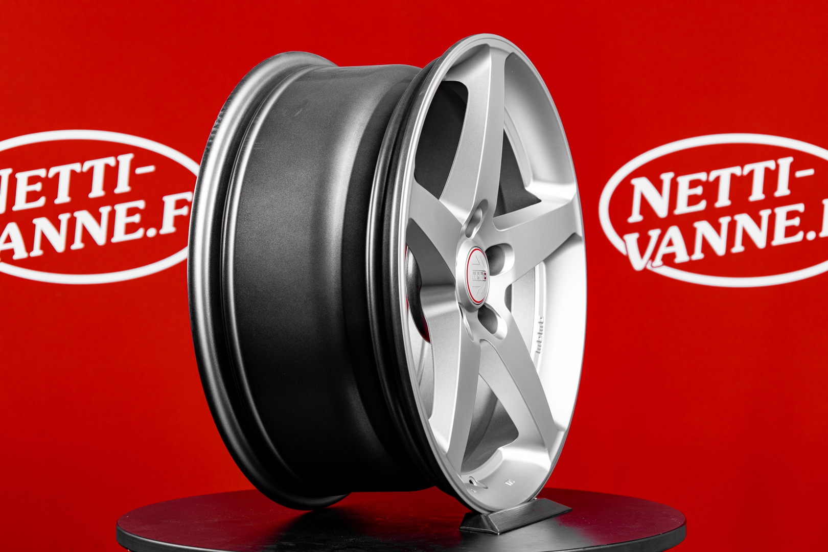 MOMO FIVE SATIN SILVER Alumiinivanteet 8x18" 5x108 ET42 Ø72.3 ...